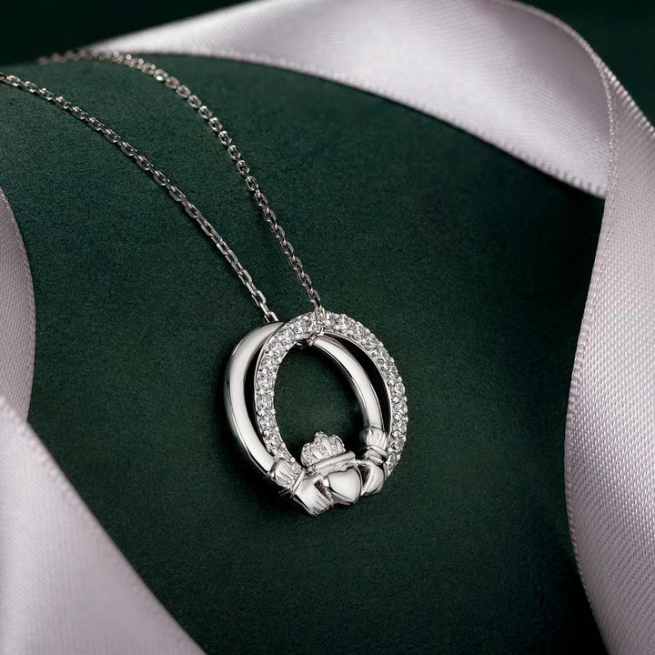 The story of Irish Claddagh ring – Solvar Jewellery